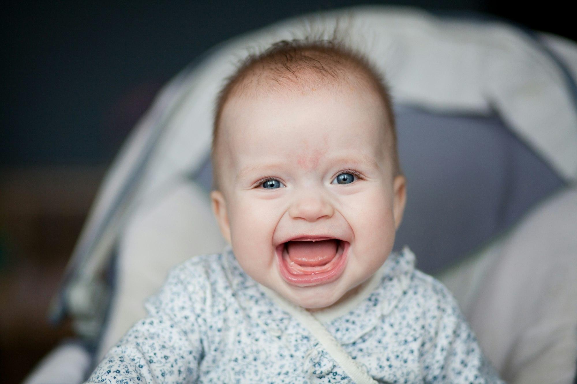 Comment aider bébé à faire ses dents : guide pour soulager ...